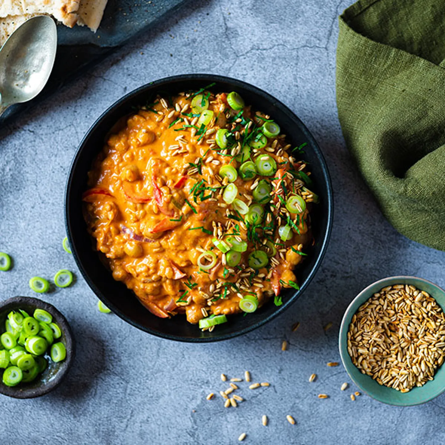 Vegan Chickpea Casserole with oat rice - Fazer Willja